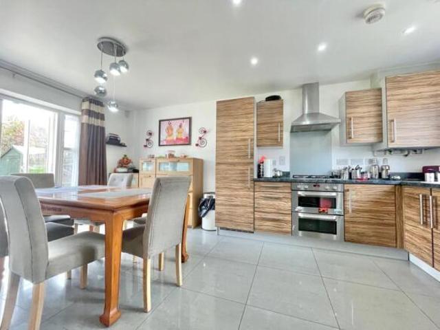 3 bedroom detached house for rent in Canberra Chase, Brooklands, MK10