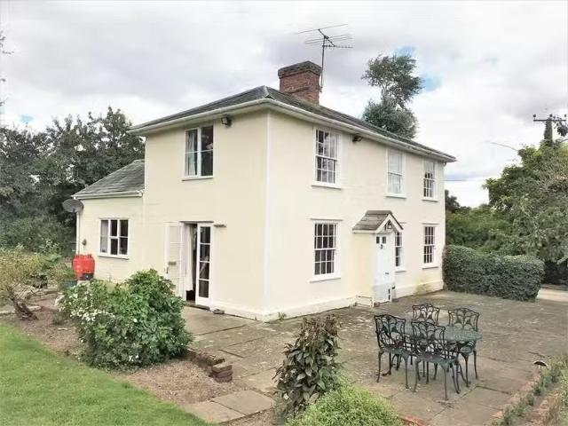 3 bedroom detached house for rent in Church Road, Wickham St..