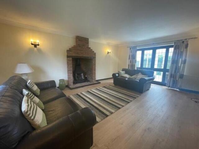 3 bedroom detached house for rent in Church Street, Teston, ME18