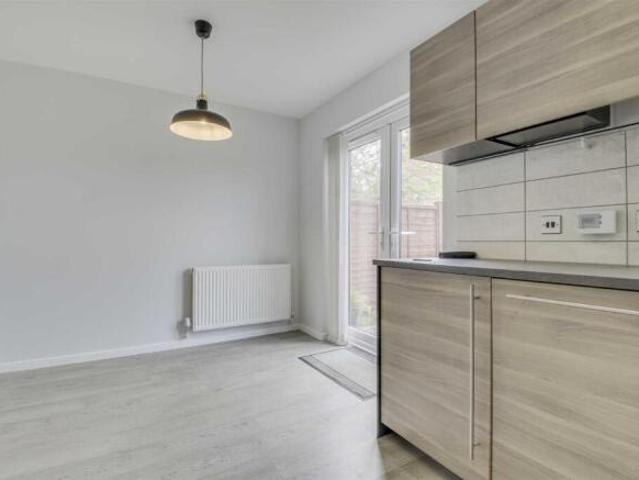 3 bedroom detached house for rent in Champflower, Furzton, MK4