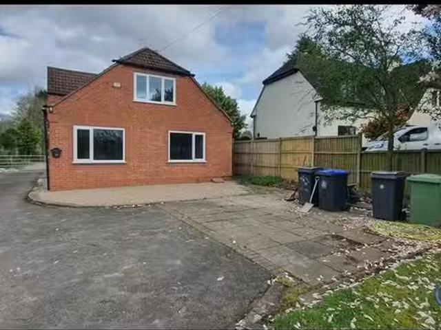 3 bedroom detached house for rent in Cloweswood Lane, Earlswoo.