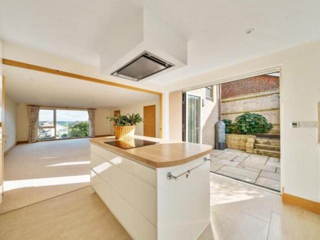 3 bedroom detached house for rent in Crescent Close, Winchester, Hampshire, SO22