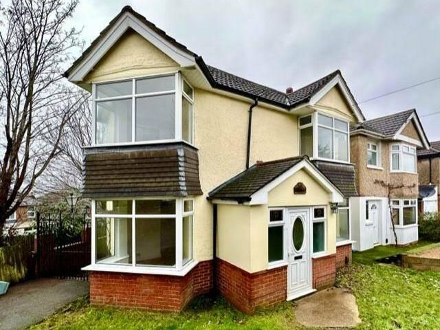3 bedroom detached house for rent in Cross Road Bitterne Southampton SO19