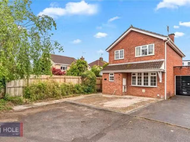 3 bedroom detached house for rent in Acacia Close, Bristol, Gl.