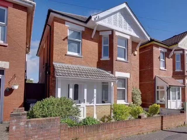 3 bedroom detached house for rent in Acland Road, Bournemouth.