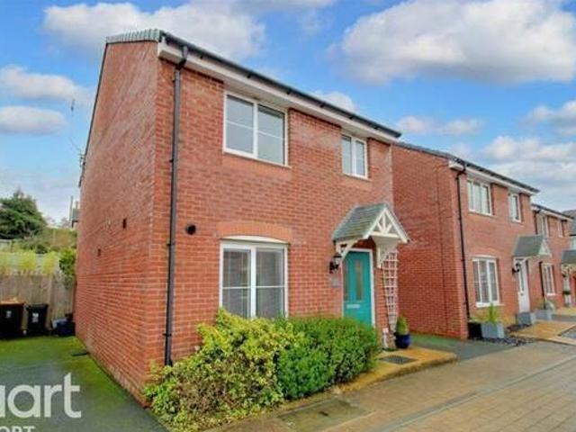 3 bedroom detached house for rent in Aluminium Close Rogerstone NP10