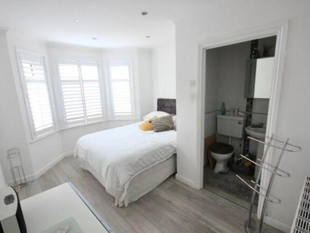 3 bedroom detached house for rent in Alma Road, Winton, Bournemouth, BH9