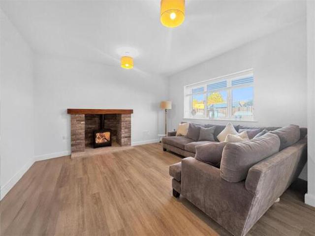 3 bedroom detached house for rent in Bowling Green Close, Blaby, LE8