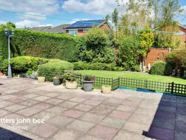 3 bedroom detached house for rent in Bodnant Close, Crewe, CW1