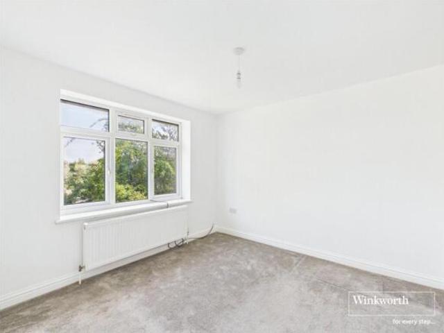 3 bedroom detached house for rent in Basingstoke Road, Reading, Berkshire, RG2