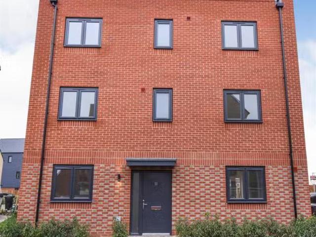 3 bedroom detached house for rent in Beaulieu, Chelmsford, CM1
