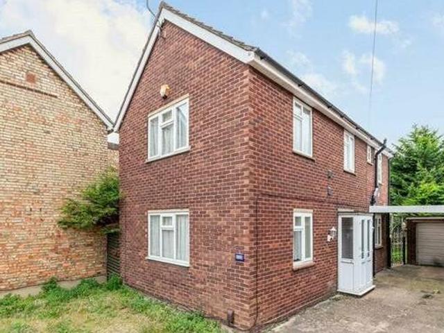 3 bedroom detached house for rent in Bedford Road Kempston Bedford MK42