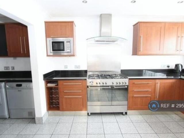 3 bedroom detached house for rent in Beggars Roost Lane, Sutton, SM1