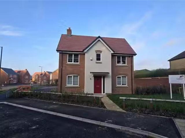 3 bedroom detached house for rent in Bennetts Road South, The.