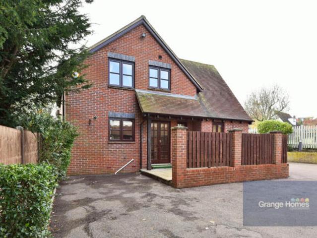 3 bedroom detached house for rent in Bentley Mews, Enfield, EN1