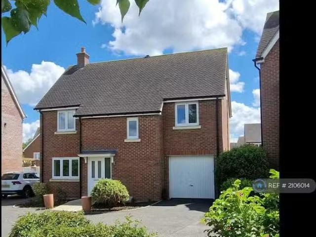 3 bedroom detached house for rent in Berryfields, Aylesbury, H.