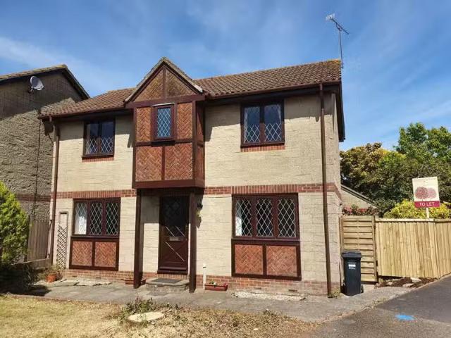 3 bedroom detached house for rent in Birch Drive, Langford, BS40