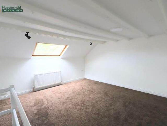 3 bedroom detached house for rent in Blackmoorfoot Road, Huddersfield, HD4