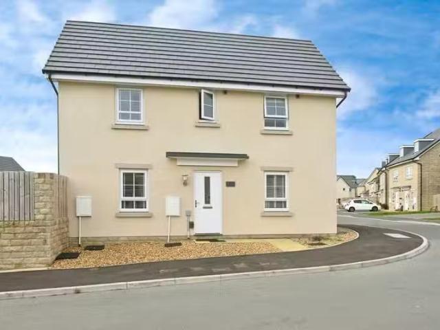 3 bedroom detached house for rent in Brunel Drive, Silsden, BD20