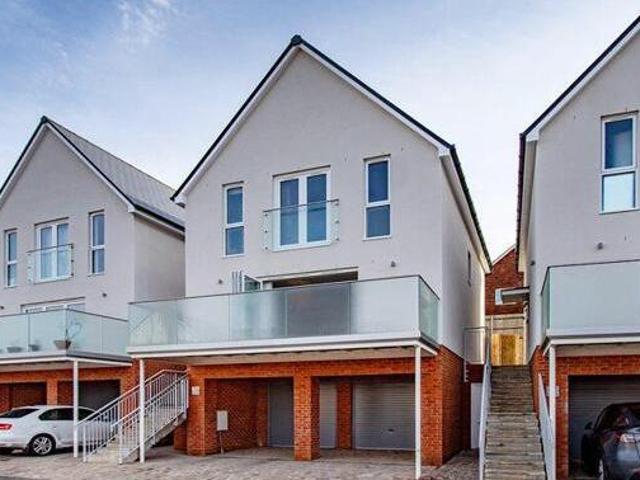 3 Bedroom Detached House For Rent In Bramling Crescent