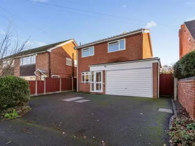 3 bedroom detached house for rent in Broomfields Farm Road, So.