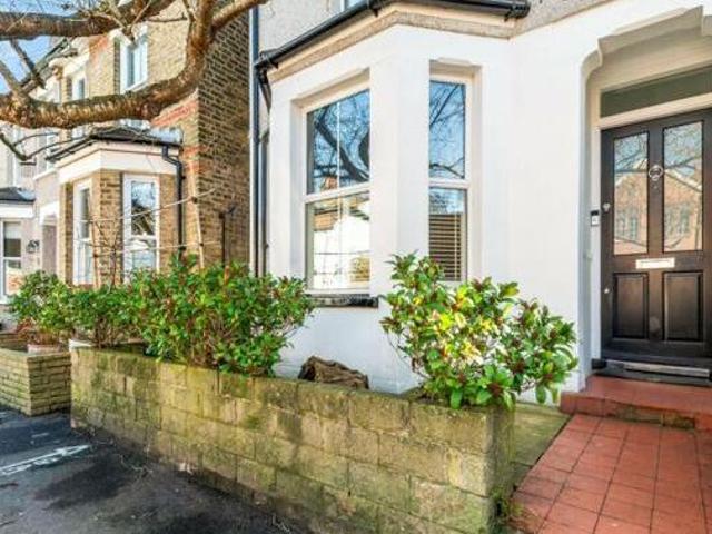 3 Bedroom Detached House For Rent In Bromley