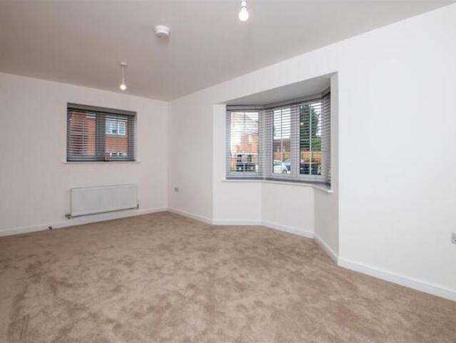 3 bedroom detached house for rent in Buttercup Close, Greenleys, MK12