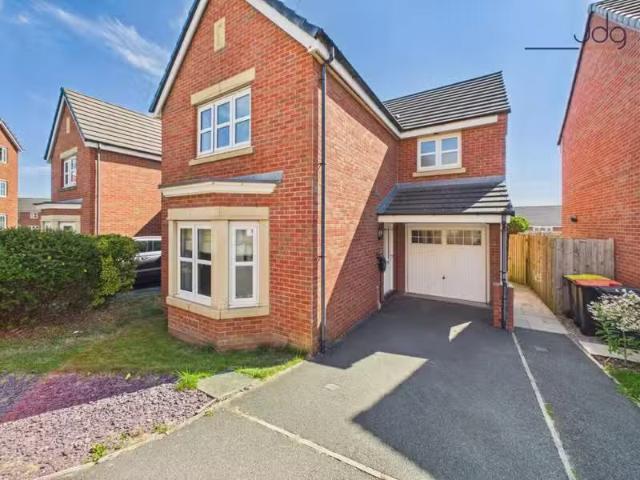 3 bedroom detached house for rent in Goldcrest Close, Heysham.