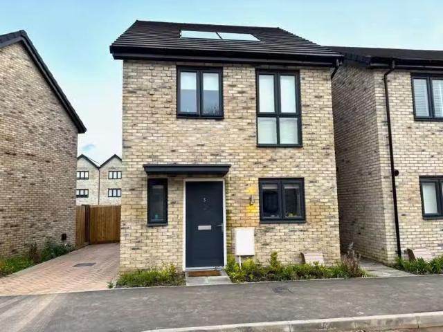 3 bedroom detached house for rent in Golding Close, Cribbs, Br.