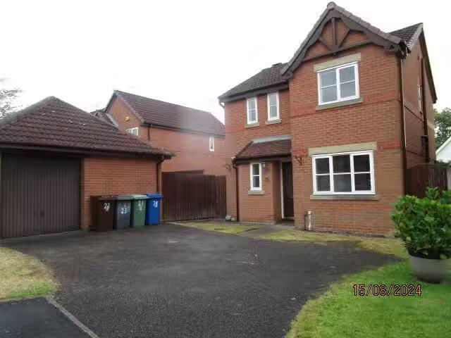 3 bedroom detached house for rent in Garner Drive, M29