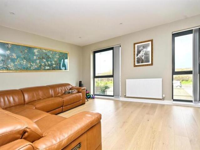 3 bedroom detached house for rent in Genovesa Way, Eastbourne, BN23