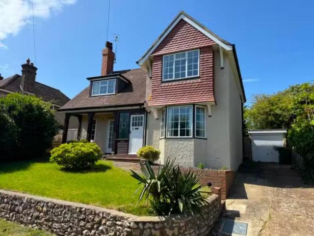 3 bedroom detached house for rent in Glebe Drive, Seaford, Eas.