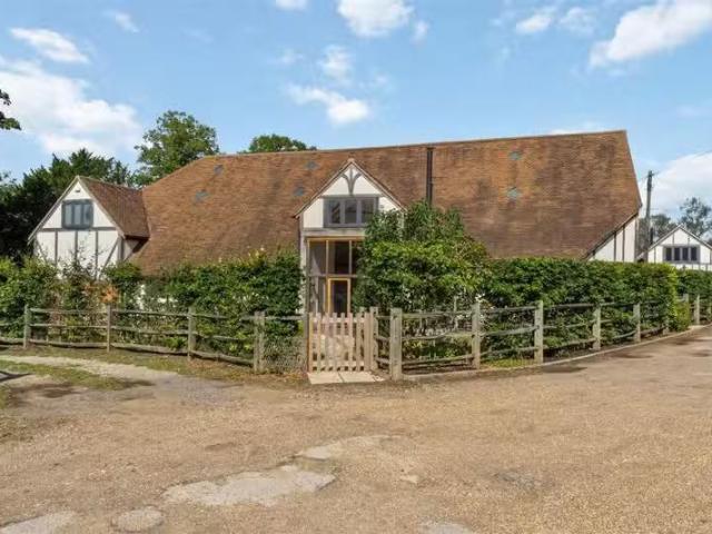 3 bedroom detached house for rent in Great Tangley, Wonersh, G.