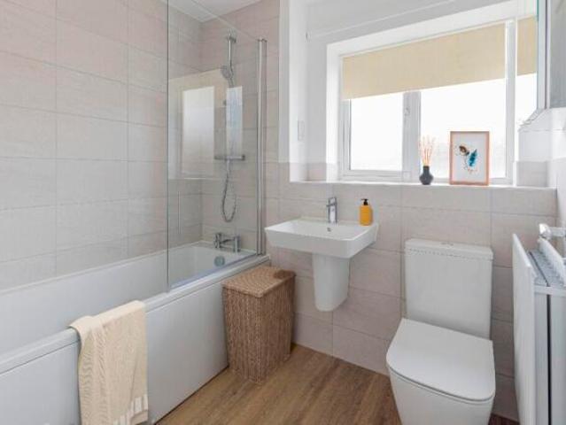 3 bedroom detached house for rent in Greenway Chase, Cheltenham, Gloucestershire, GL53