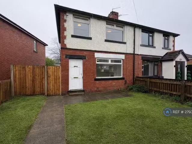 3 bedroom detached house for rent in Greenfold Avenue, Bolton.