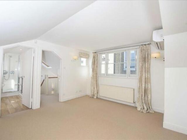 3 bedroom detached house for rent in Dove Mews, South Kensington, SW5
