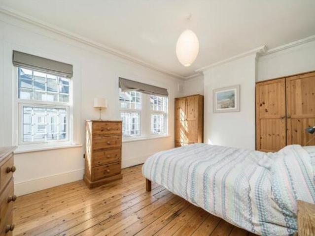 3 bedroom detached house for rent in Doggett Road, Catford, SE6