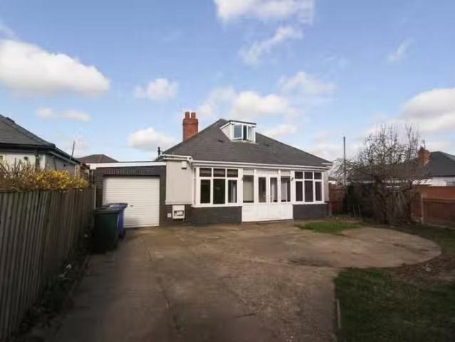 3 bedroom detached house for rent in Doncaster Road, Hatfield.