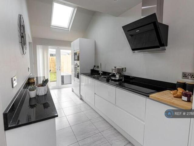 3 bedroom detached house for rent in Dorchester Road, Oakdale, BH15