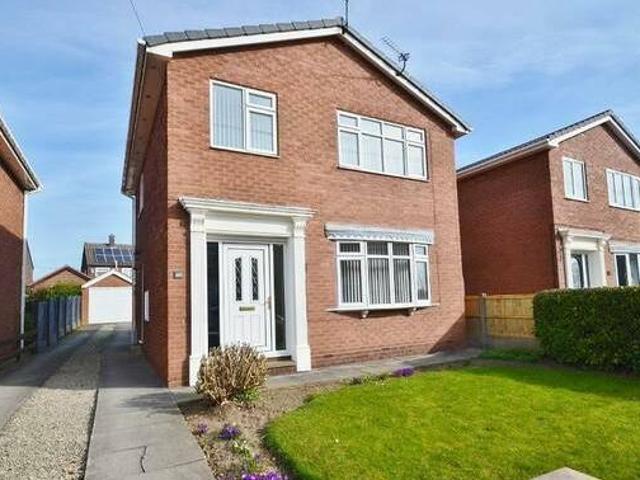 3 bedroom detached house for rent in Davis Avenue Castleford WF10