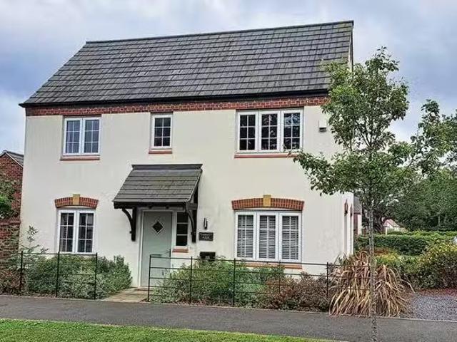 3 bedroom detached house for rent in Dewberry Road, Tidbury Gr.