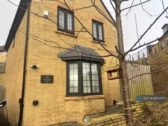 3 bedroom detached house for rent in Dean House Gate, Bradford.
