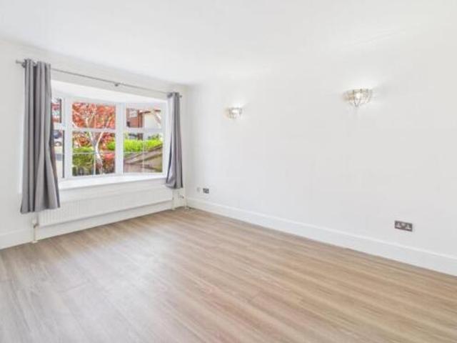 3 bedroom detached house for rent in Delafield Drive, Calcot, Reading, Berkshire, RG31