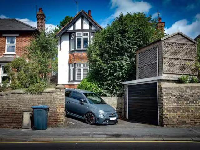 3 bedroom detached house for rent in Dunmow Road, Bishop's Sto.