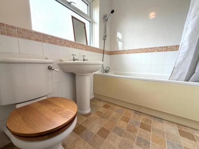 3 bedroom detached house for rent in Earlsworth Road, Willesborough, Kent, TN24