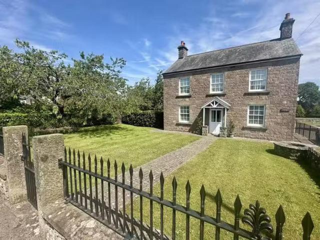 3 bedroom detached house for rent in East Street, St. Briavels.