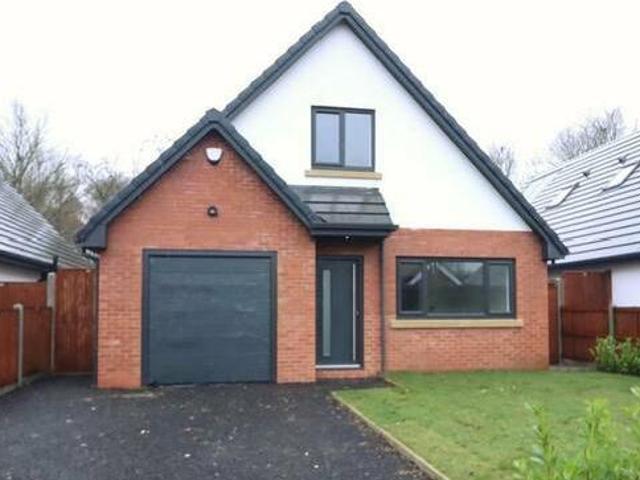 3 bedroom detached house for rent in Elm Drive Stretford Manchester Greater Manchester M32