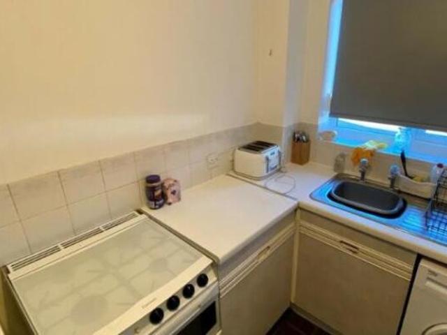3 bedroom detached house for rent in Falcon Close, Lenton, Nottingham, NG7