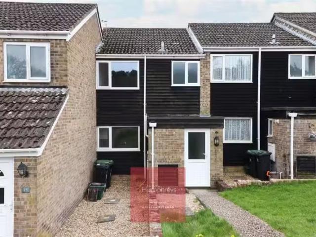 3 bedroom detached house for rent in Farriers Close, Colehill.