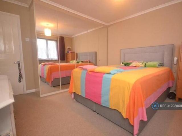 3 bedroom detached house for rent in Fleetham Gardens, Reading, RG6